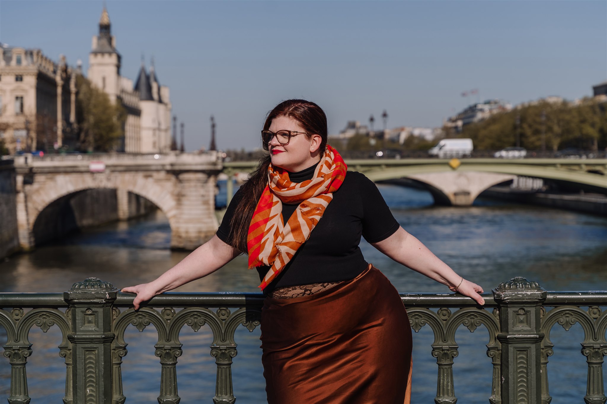 Kat's solo photoshoot on the Ile St Louis, Paris • Rachel Calvo | Paris ...